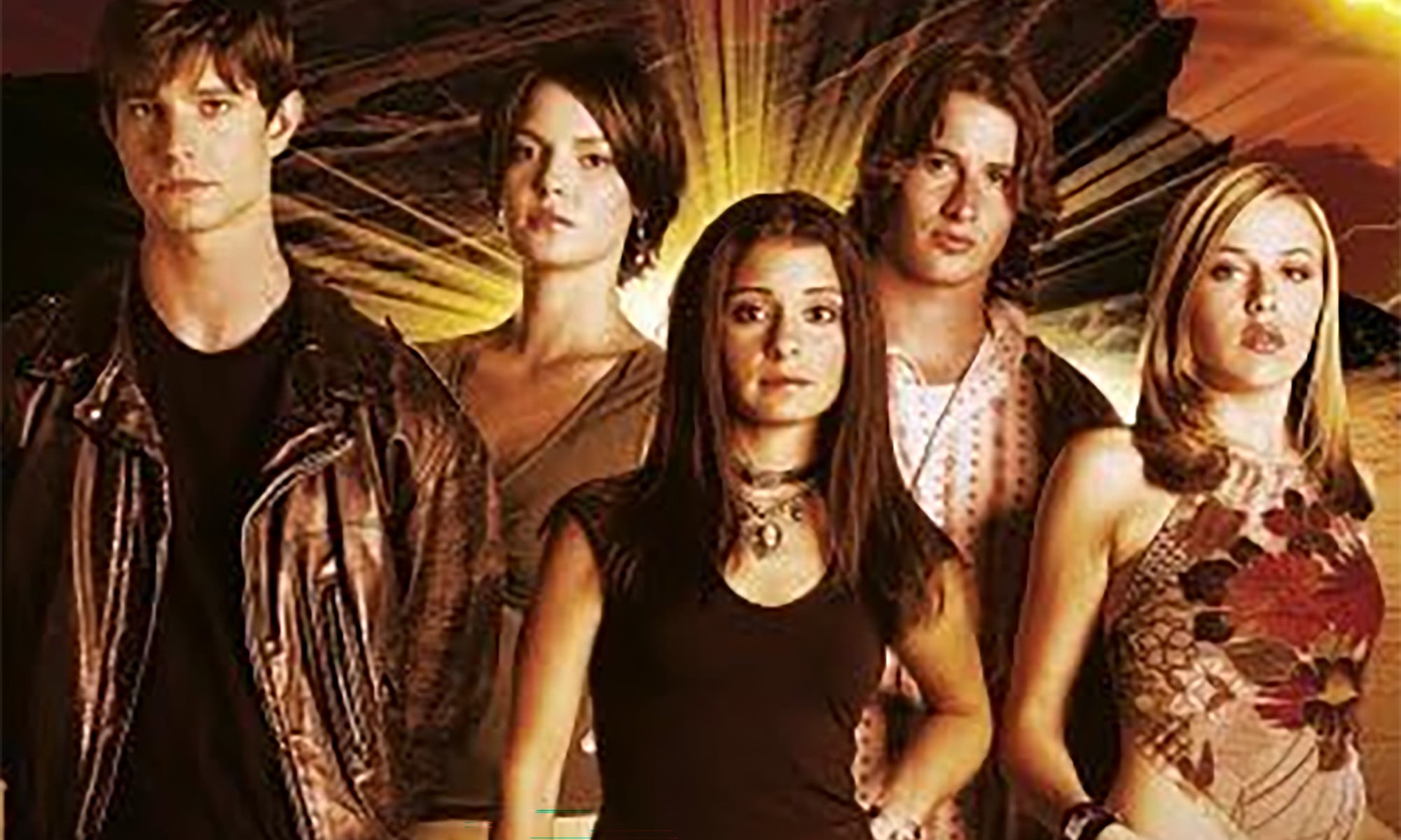 How to watch Roswell (and Roswell, New Mexico) TV series in order ...